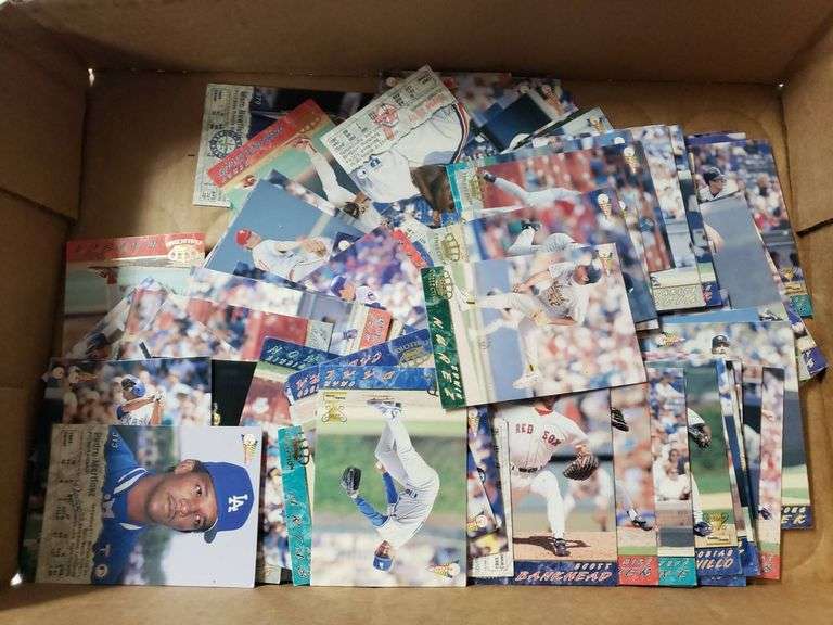 Lot of Baseball Cards from Various Teams and Players - Trice Auctions