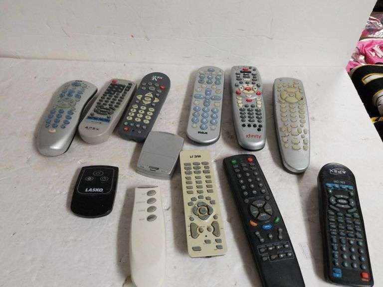 Lot of 12 Mixed Universal and Brand-Specific Remote Controls - Trice ...