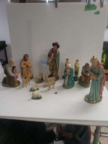 Nativity scene figurines set – missing manger and Baby Jesus - Trice ...