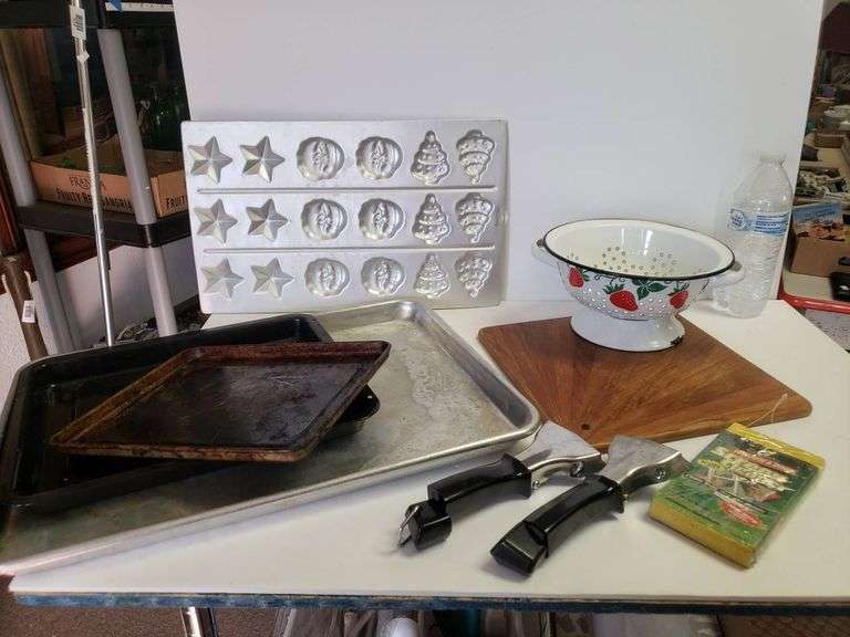 Assorted Kitchenware Set - Trice Auctions