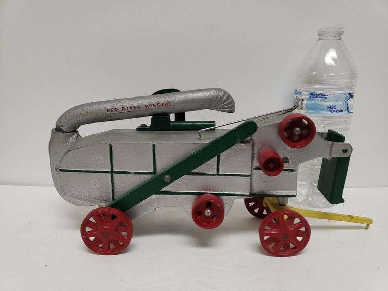 Vintage 1:32 Red River Special Threshing Machine - Trice Auctions