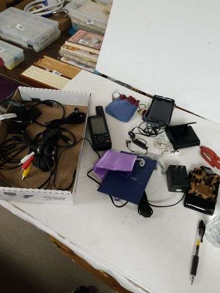 Assorted Electrical Cords And Headphones And More - Trice Auctions