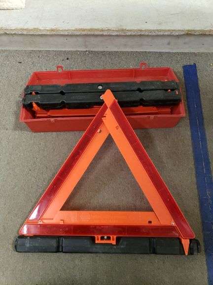 Set Of 3 Foldable Safety Triangles - Trice Auctions