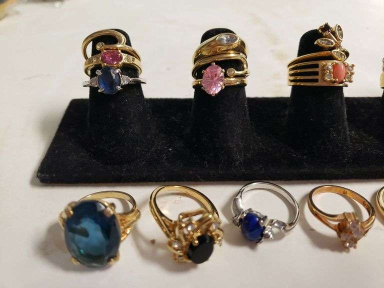 Large Lot Of Costume Jewelry Rings - Trice Auctions