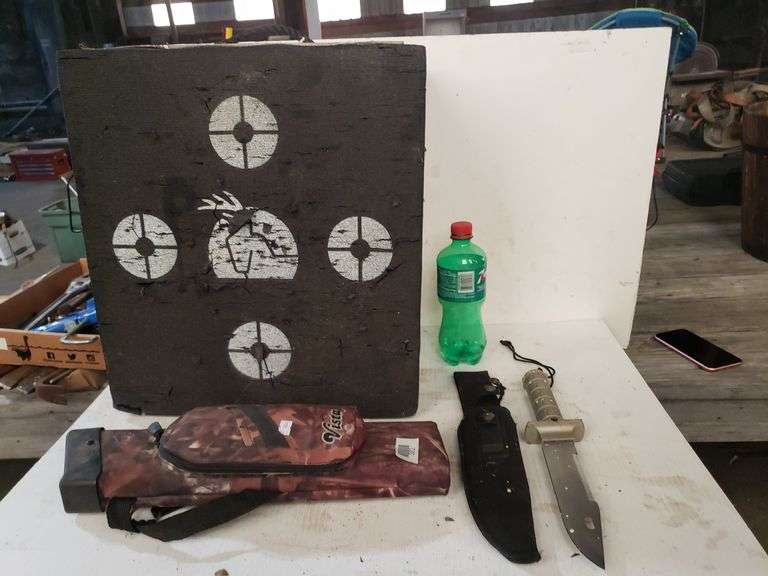 Vista Arrow Holder , Combat Knife And Target Block - Trice Auctions
