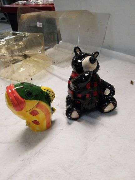 Salt And Pepper Shakers - Trice Auctions