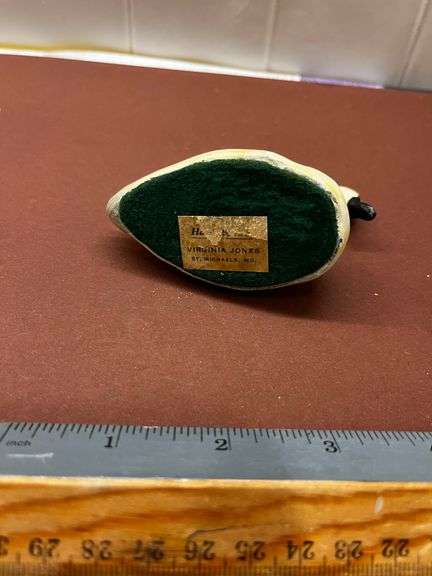 Virginia Jones. Painted metal swan - Trice Auctions