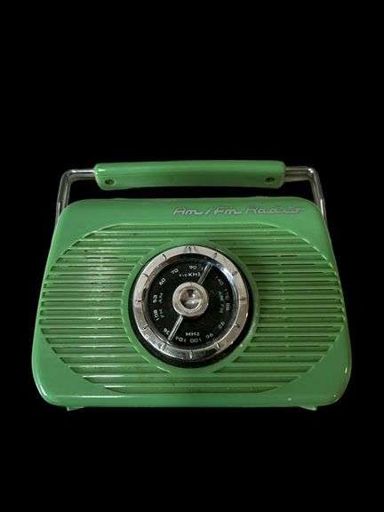 Retro Battery Operated Green Radio - Trice Auctions
