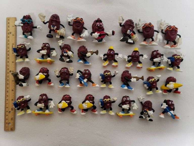 Vintage Set of (31, 2 Sizes) 1988 California Raisins Figurines - Trice ...