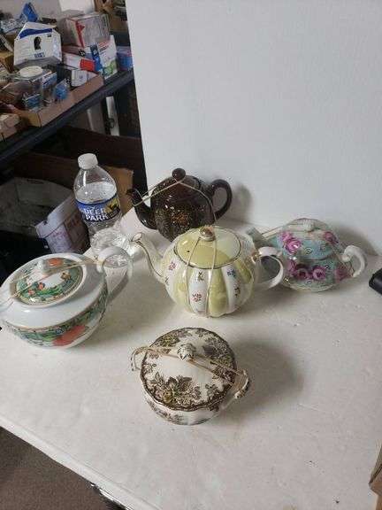 Collection of 5 Decorative Ceramic Teapots - Trice Auctions