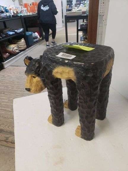 Bear-shaped carved wooden stool - Trice Auctions