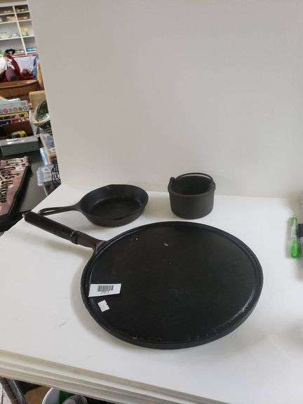 Set of Three Cast Iron Cookware Pieces - Trice Auctions