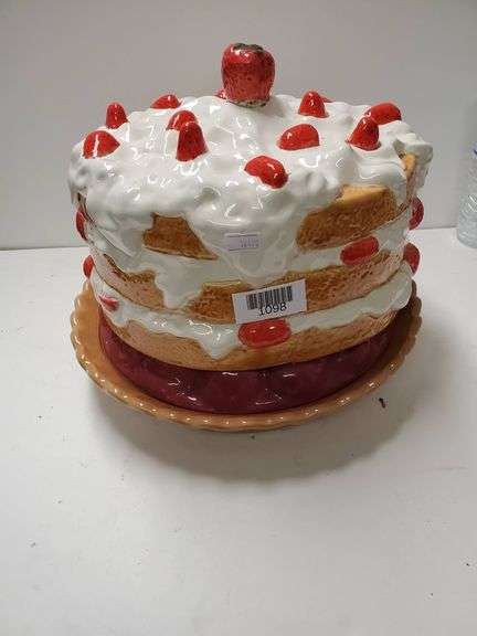 Ceramic pie/cake pan with detailed fruit and dessert lid design - Trice ...