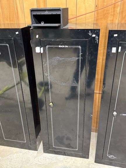 Stack On 18 Gun Metal Locking Gun Cabinet w/Handgun Safe Bolted to Top ...