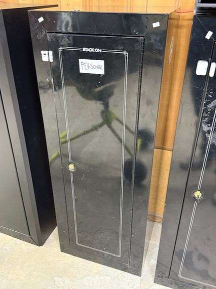 Stack On 18 Gun Metal Locking Gun Cabinet (Key Broken in Lock) - Trice ...