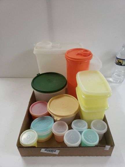 Assorted Tupperware containers in various sizes and colors - Trice Auctions