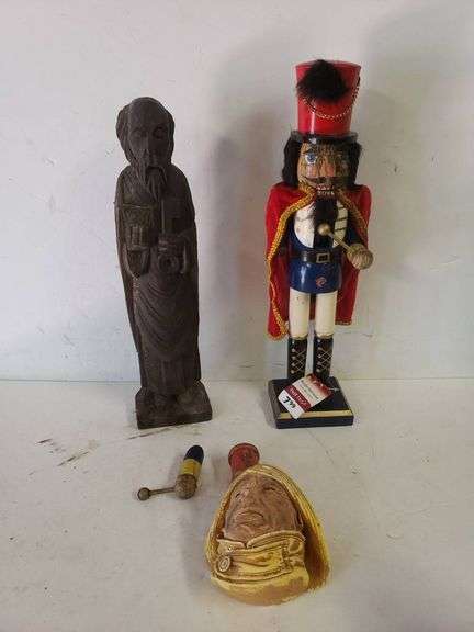 Nutcracker Broken With Figurines and Accessories - Trice Auctions