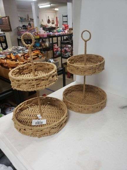 Set of 2 wicker tiered baskets - Trice Auctions