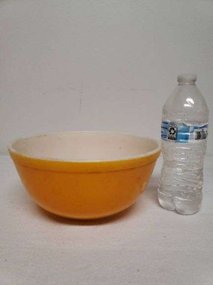 Vintage Pyrex Yellow Mixing Bowl – 403, 2.5 Quart - Trice Auctions