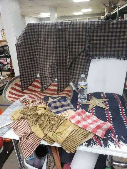 Rustic Textiles and Table Decor Bundle - Trice Auctions