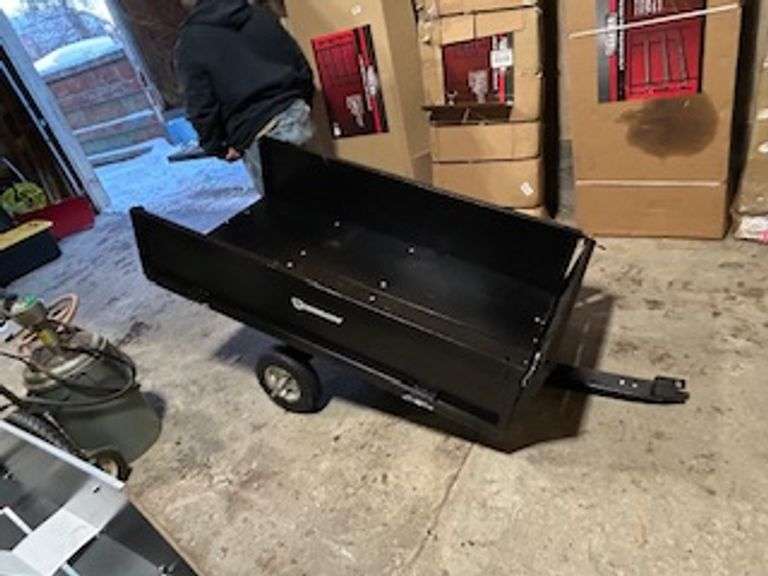 Strongway Lawn Dump Cart - Trice Auctions