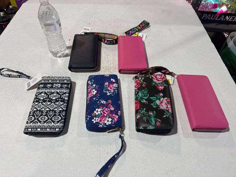 Lot of 6 assorted wallets with designs - Trice Auctions