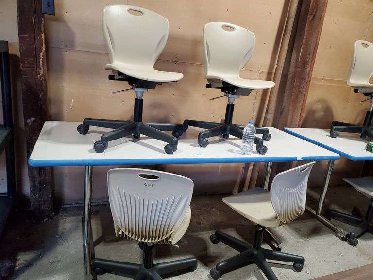Table With 4 Chairs Featuring Rolling Seats - Trice Auctions