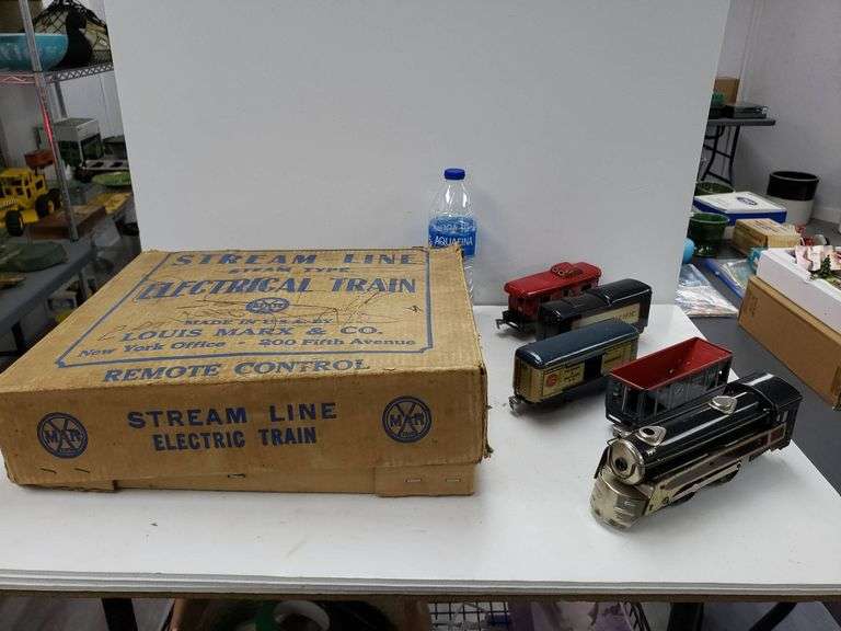 Louis Marx & Co. Stream Line Electric Train Set with Remote Control ...