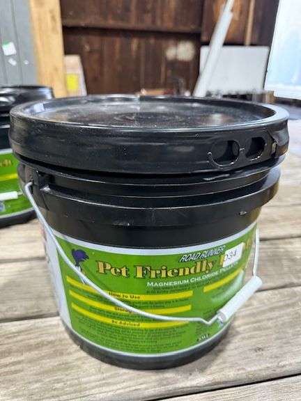New Full Bucket Pet Friendly Ice Melt - Trice Auctions
