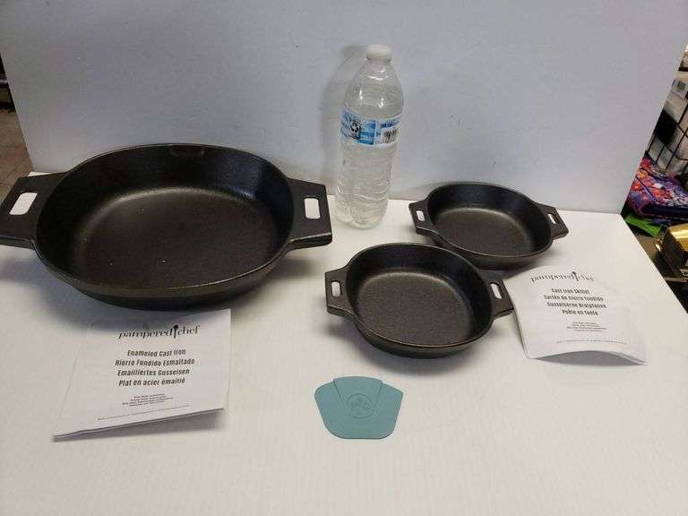Pampered Chef Enameled Cast Iron Skillet Set With Scraper and Manuals ...