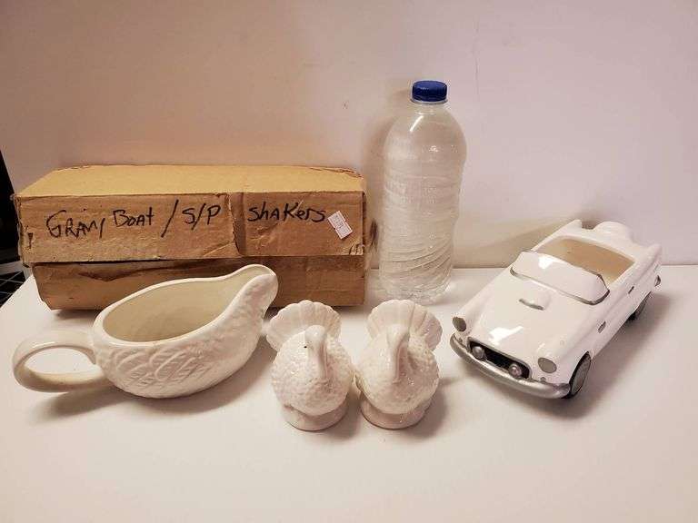 Ceramic Gravy Boat, Salt & Pepper Shakers, and Convertible-Themed Dish ...