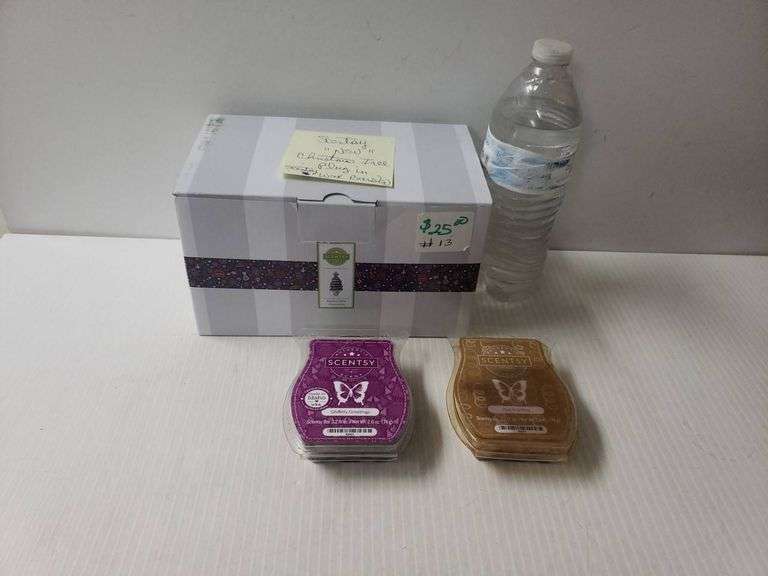 Scentsy Merry Little Christmas Tree Plug-In Warmer with 2 Wax Bars ...