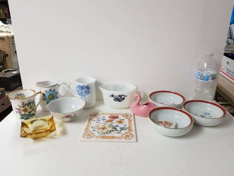 Assorted Decorative Kitchenware and Porcelain Items - Trice Auctions