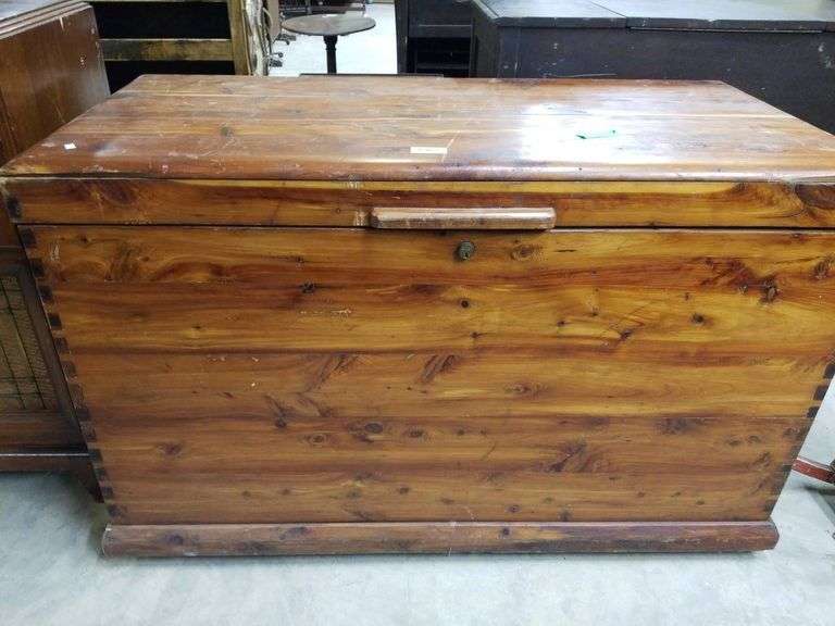 Solid Cedar Wood Storage Chest With Hinged Lid - Trice Auctions