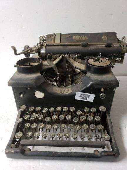 Vintage Royal Manual Typewriter with Black Metal Case and Keys - Trice ...