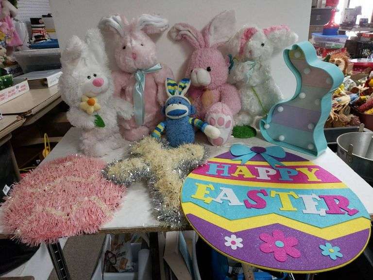 Easter-Themed Decor Lot with Plush Bunnies, Signs, and Bunny Lamp - Trice Auctions