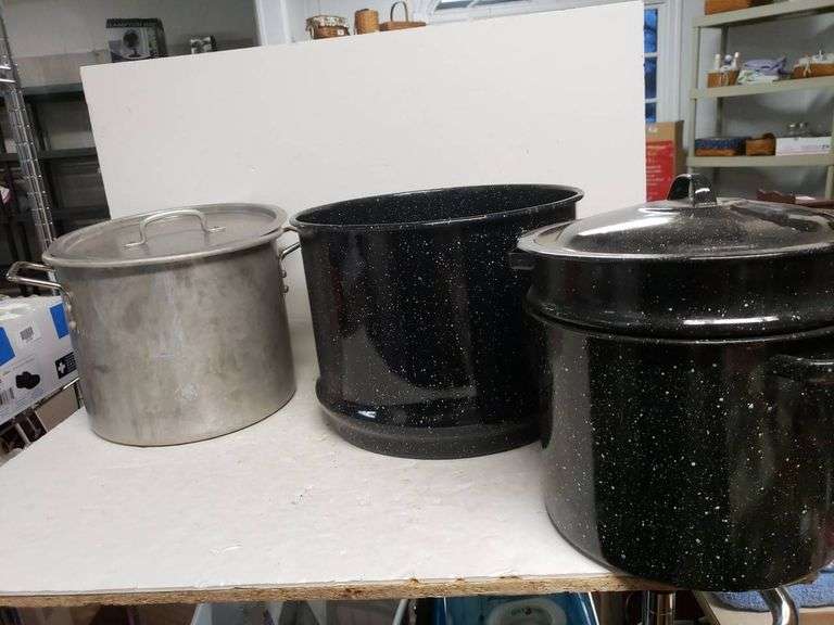 Set of Metal and Black Speckled Cookware With Lids - Trice Auctions