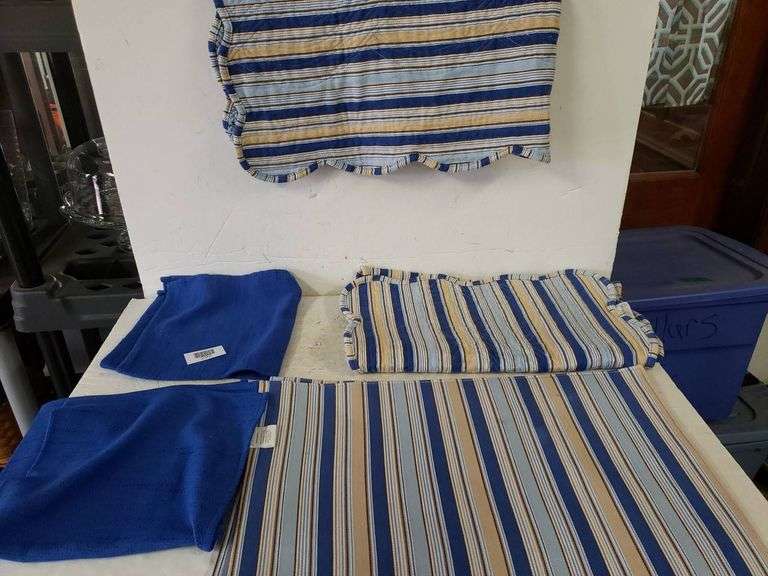 Longaberger Blue Napkins, Placemats, Table Runner Set - Trice Auctions