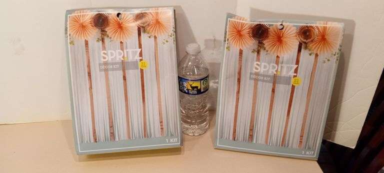 2 NEW Spritz Decor Kits - Trice Auctions