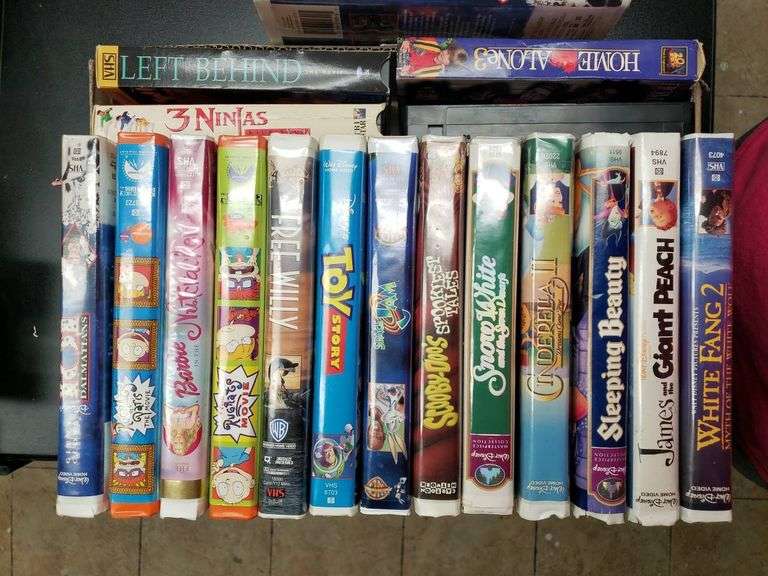 Large Lot VHS Tapes Featuring Animated and Live-Action Movies - Trice ...