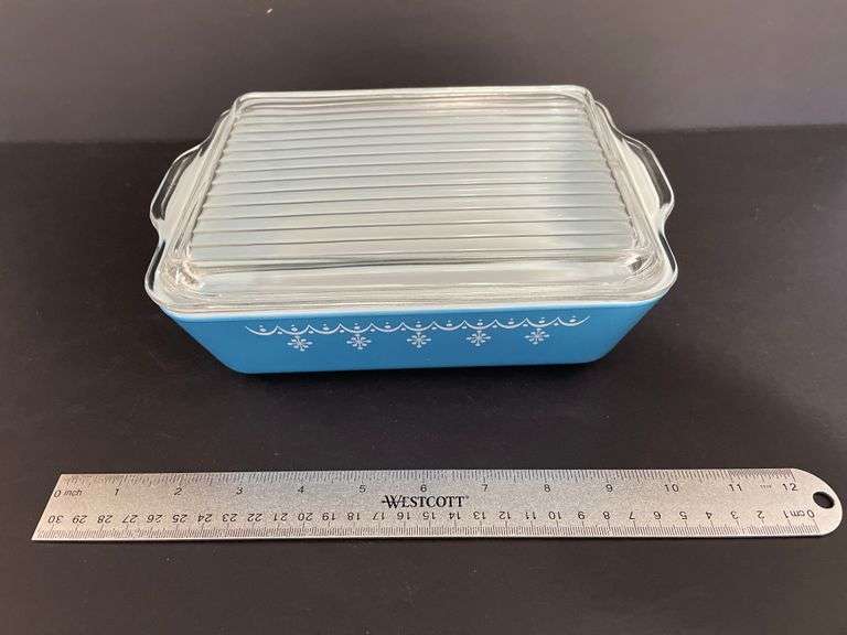 Pyrex Snowflake Garland 503 Refrigerator Dish With Lid - Trice Auctions
