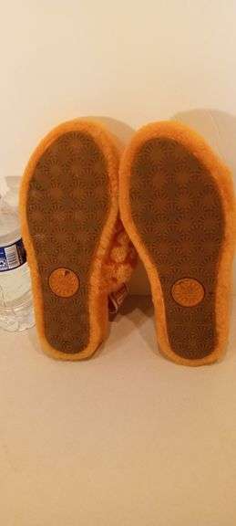 Size 9 UGG Fluff Yeah Poppy Slide Slippers - Trice Auctions