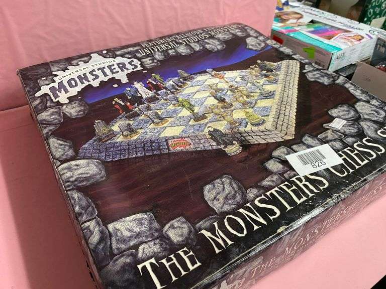 Universal Studios The Monsters Chess Set - Trice Auctions