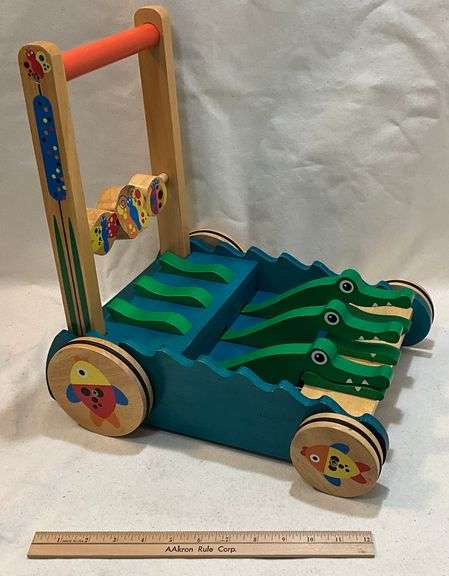 Melissa & Doug Chomp and Clack Alligator Push Toy, age 1+ - Trice Auctions
