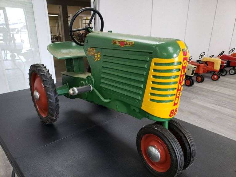 Oliver Row Crop 88 Closed Grill Small Pedal Tractor by ESKA - Trice ...