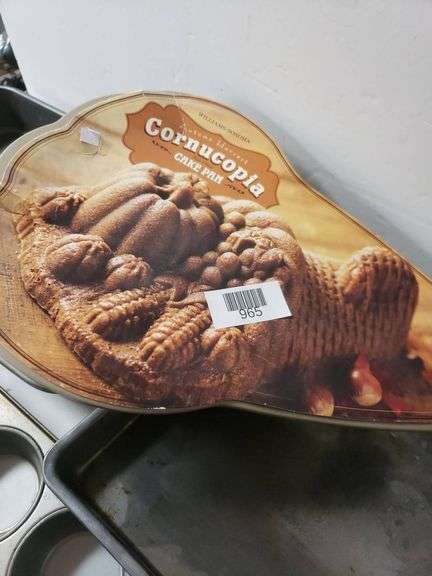 Assorted Bakeware Including Cornucopia Cake Pan and Muffin Tin - Trice ...