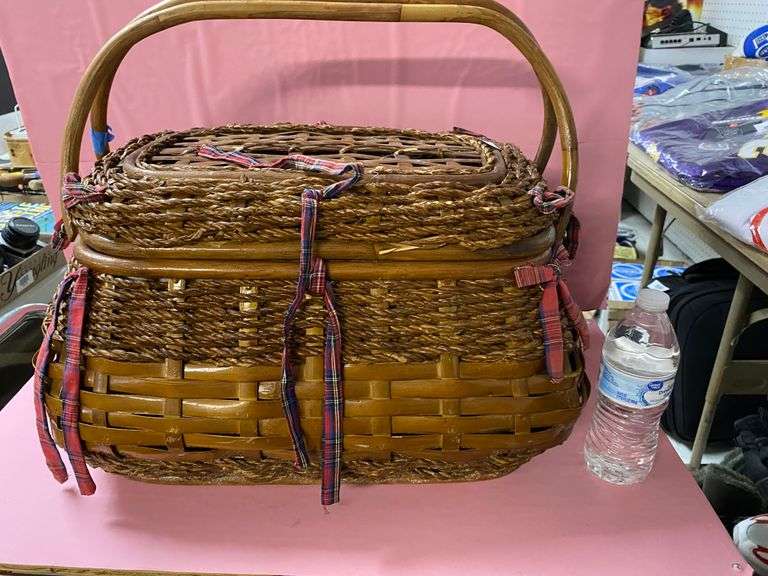Large Picnic Basket - Trice Auctions