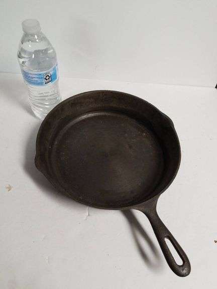 Cast Iron Skillet Made in Taiwan with Handle - Trice Auctions