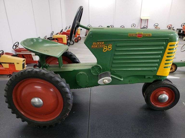 Oliver Row Crop 88 Closed Grill Small Pedal Tractor by ESKA - Trice ...