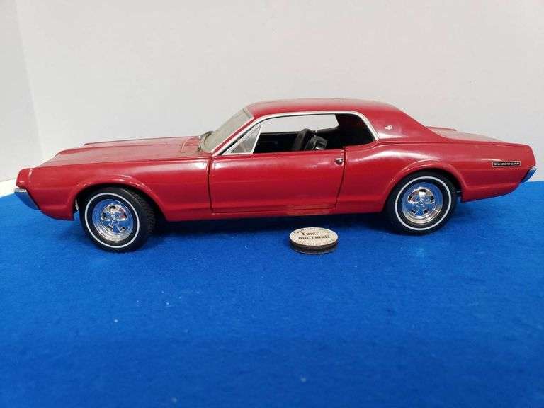 1:18 Scale 1967 Mercury Cougar Sun Star Model Car - Trice Auctions